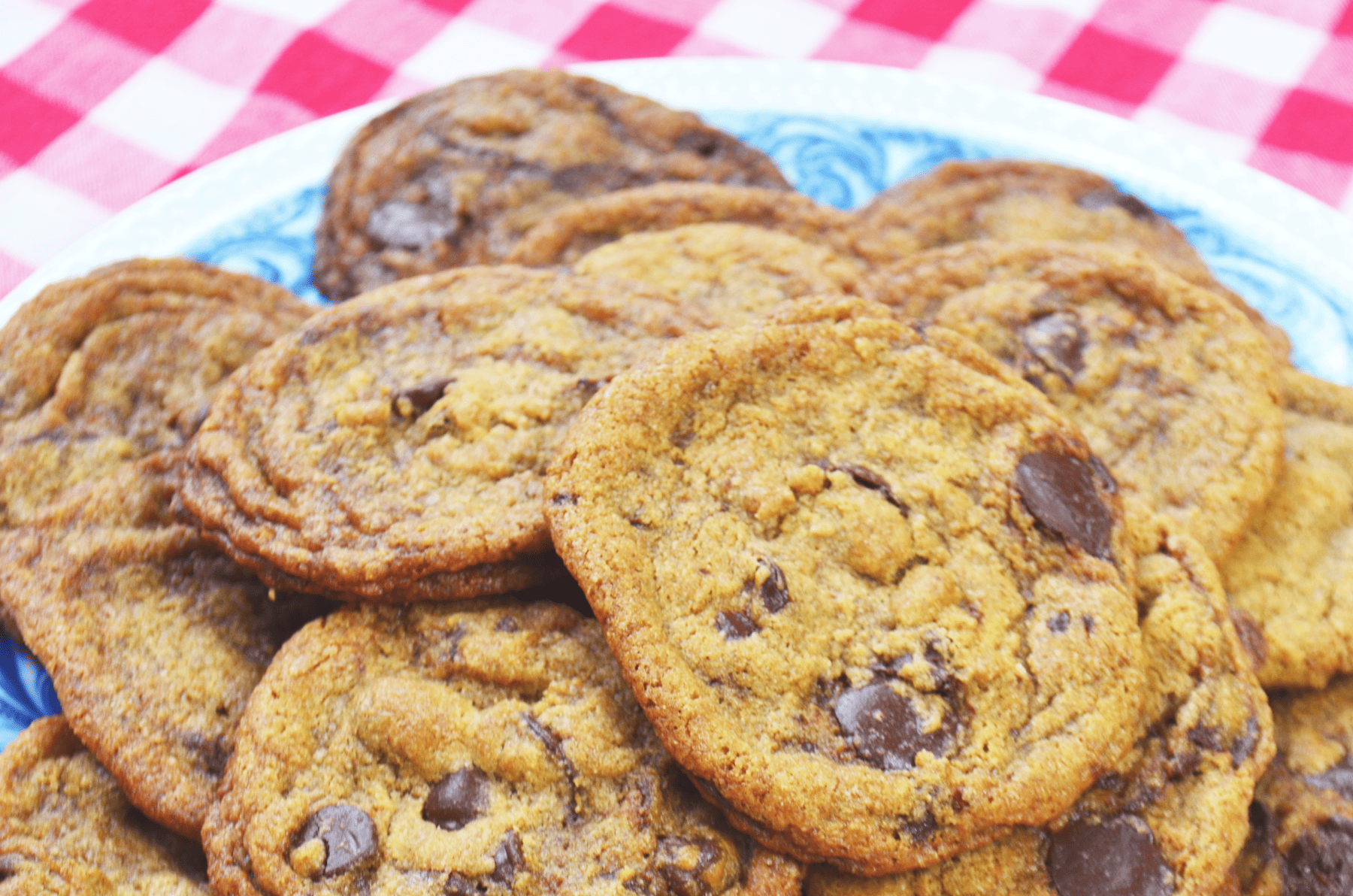 Irresistible Chewy Whole Wheat Einkorn Chocolate Chip Cookies - Hilltop ...
